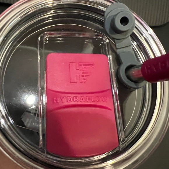 Hydraflow | Kitchen | New Hydraflow Tumbler With Straw | Poshmark